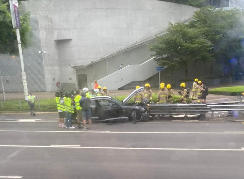 Ford Mustang crashes into road barrier on Harcourt Road, driver missing