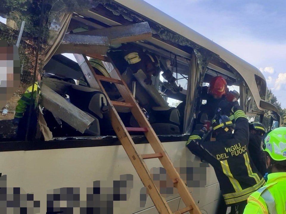 Bus crash in Italy claims one Chinese tourist, injures 15