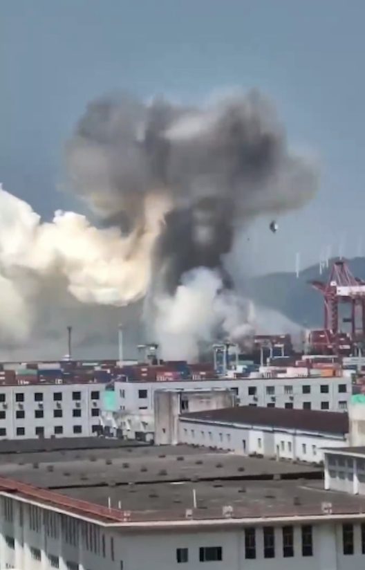 Cargo explosion rocks Ningbo Port in China