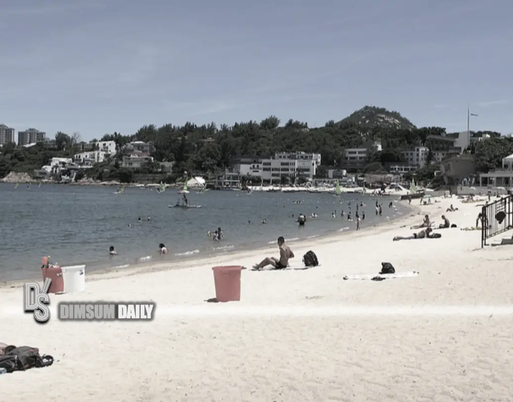 Local man succumbs after rescue effort at Stanley Main Beach