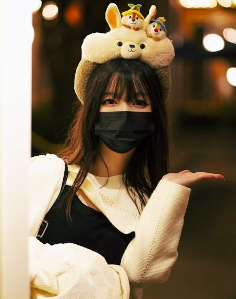 Young and beautiful KMB bus driver captivates Hong Kong commuters