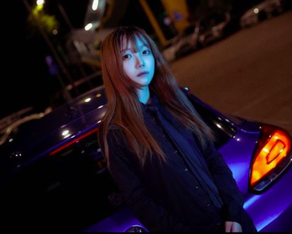 Young and beautiful KMB bus driver captivates Hong Kong commuters