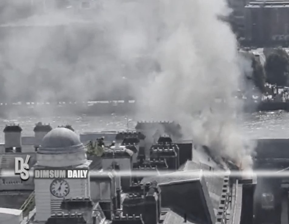 Fire strikes historic Somerset House, over 100 firefighters deployed