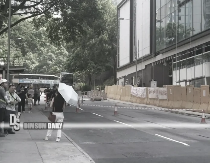 Workers block Ko Chiu Road in Yau Tong demanding wages, bus routes diverted