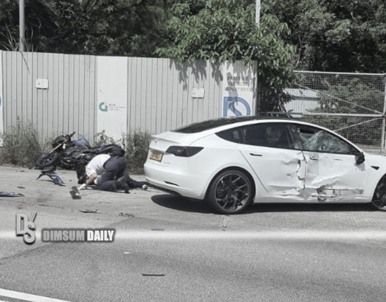 Serious collision between Tesla and motorcycle on Tai Po Road leaves ...