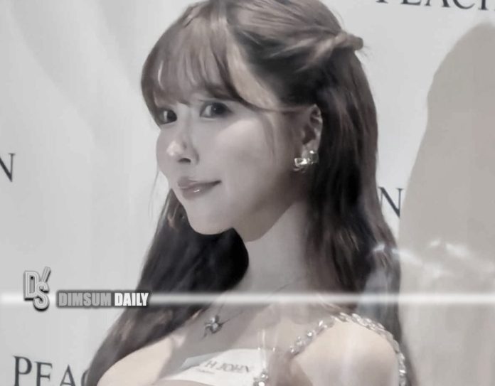 Former Japanese porn star Yua Mikami draws crowds at lingerie event in Causeway Bay - Dimsum Daily