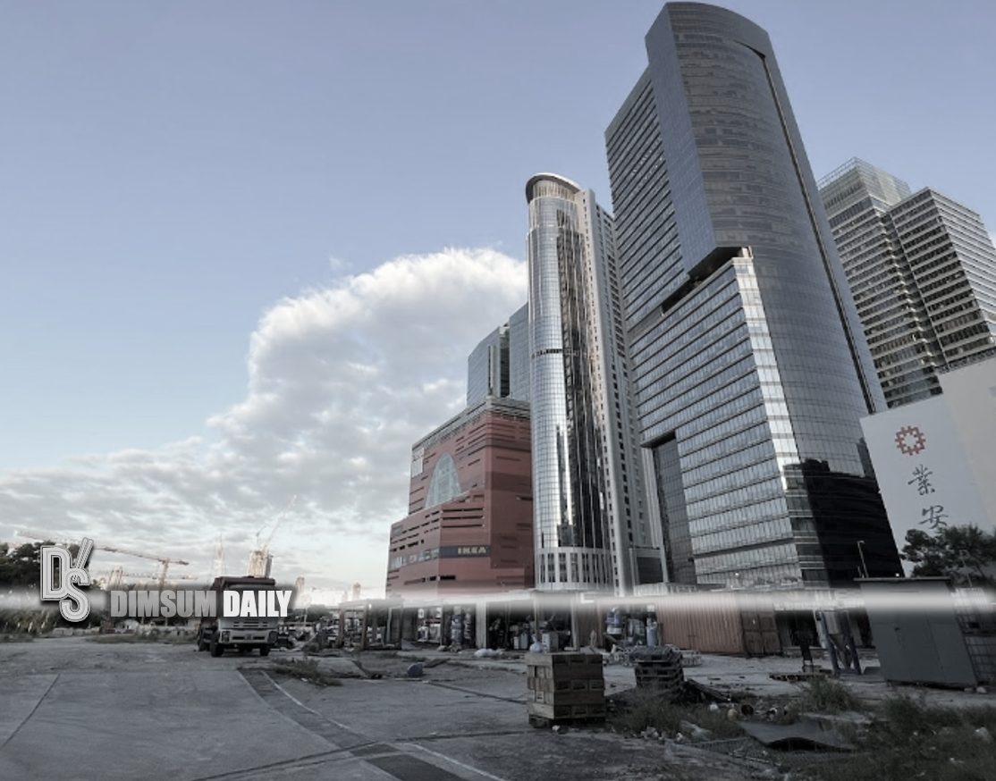 Fire breaks out at tin shed under pedestrian footbridge in Kowloon Bay ...