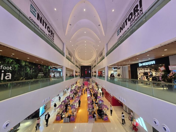 Hopewell Mall opens in Wan Chai, featuring over 100 retail outlets
