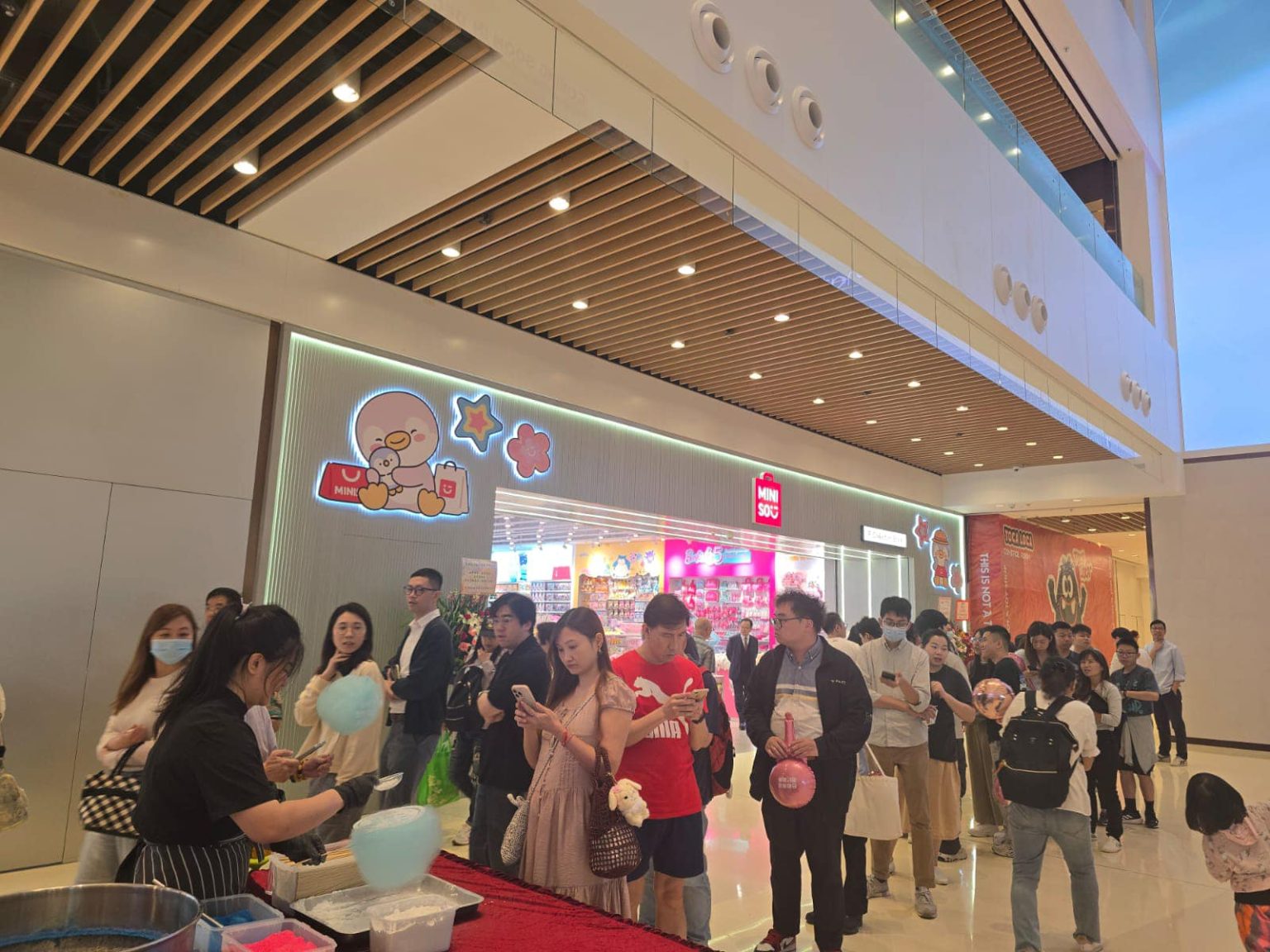 Hopewell Mall opens in Wan Chai, featuring over 100 retail outlets