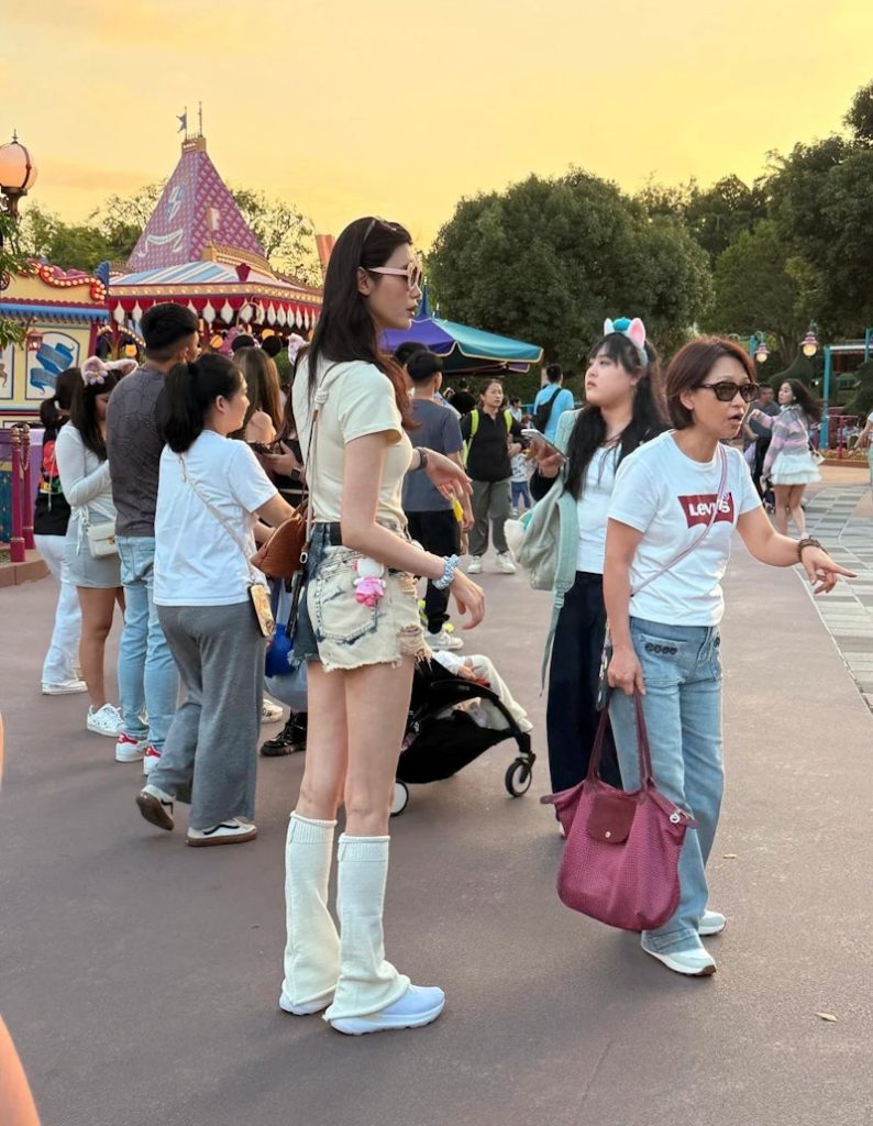 Mario Ho's family spotted at Hong Kong Disneyland