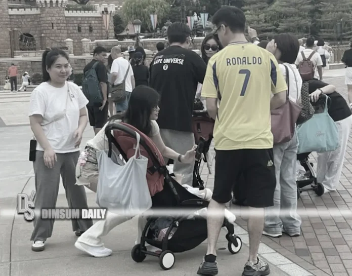 Mario Ho's family spotted at Hong Kong Disneyland