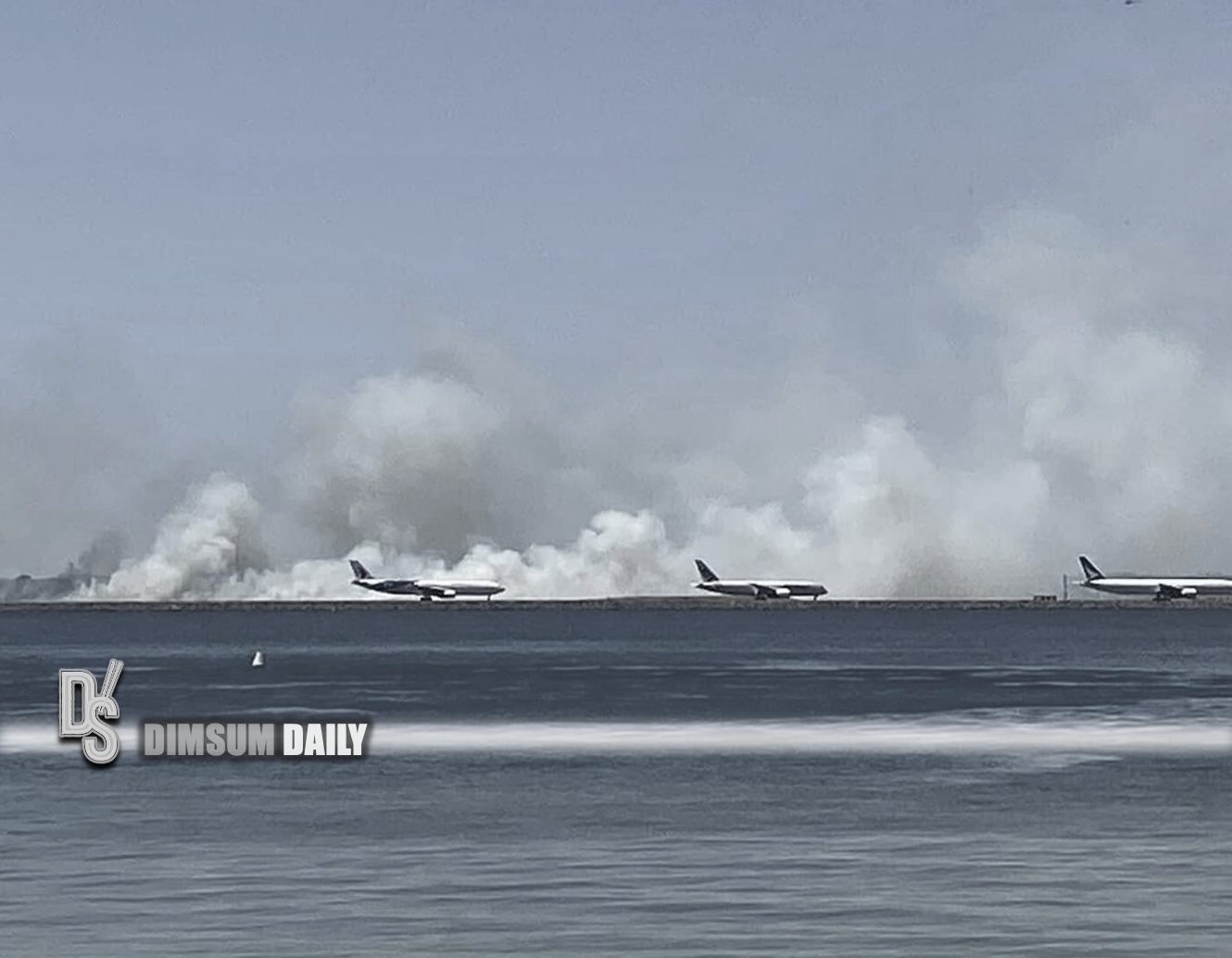 Qantas Airline Boeing 737 engine explosion forces emergency return to ...