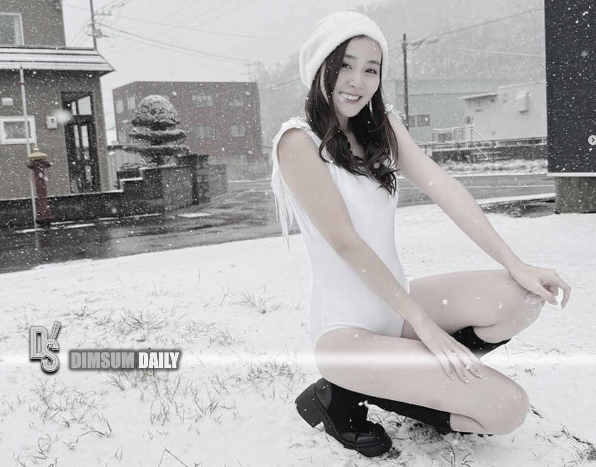 Hong Kong singer Renee Lee shows off her body in stunning snowy bikini photos from Hokkaido