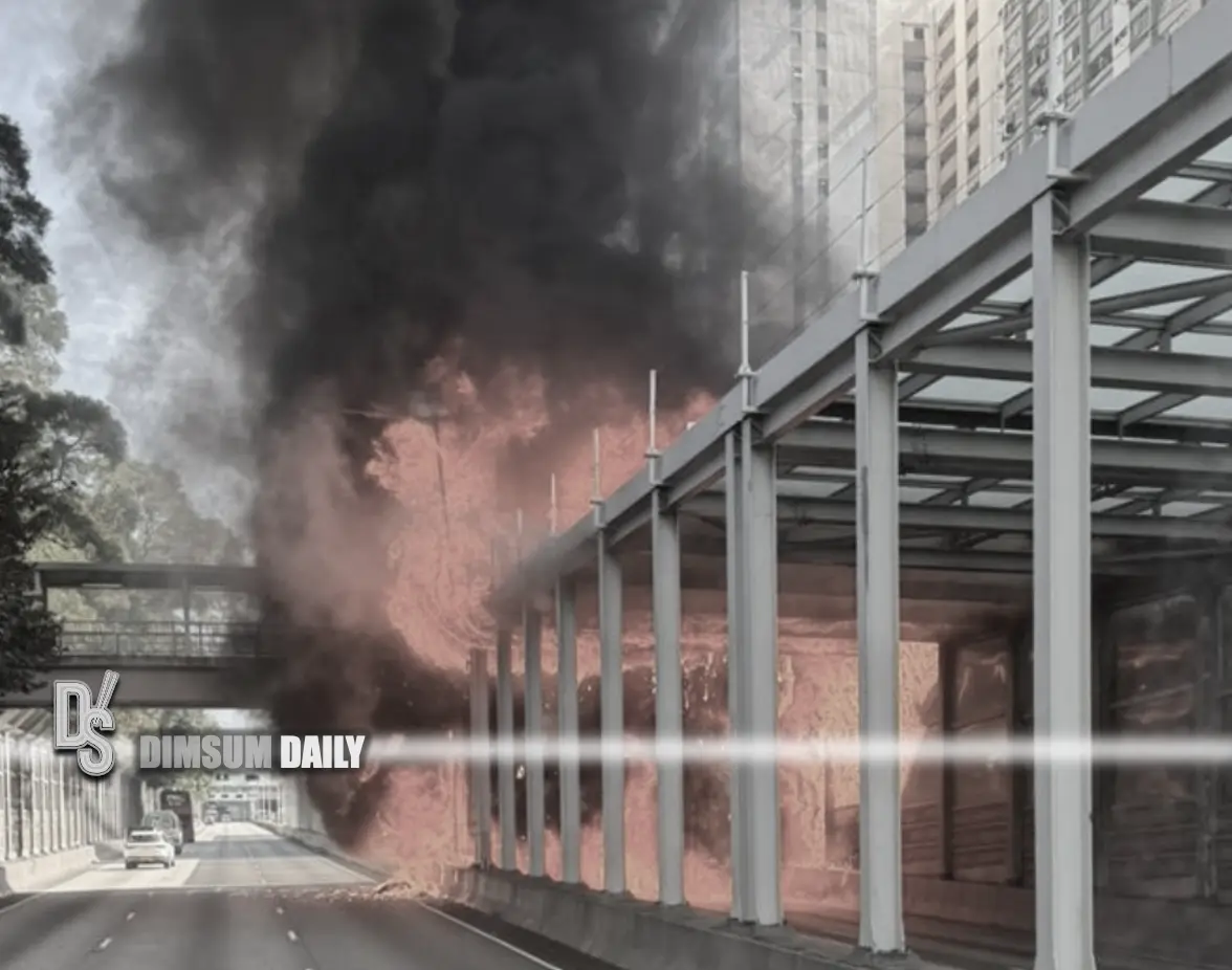 Fire breaks out in sound barrier screen on Cheung Pei Shan Road towards ...