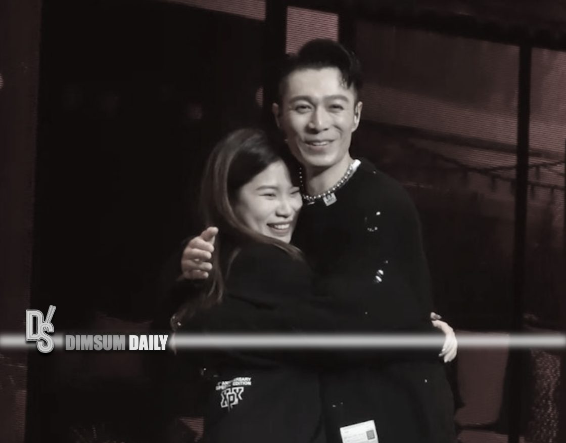 HK singer Pakho Chau holds hands with fan in Macao, causing a stir online