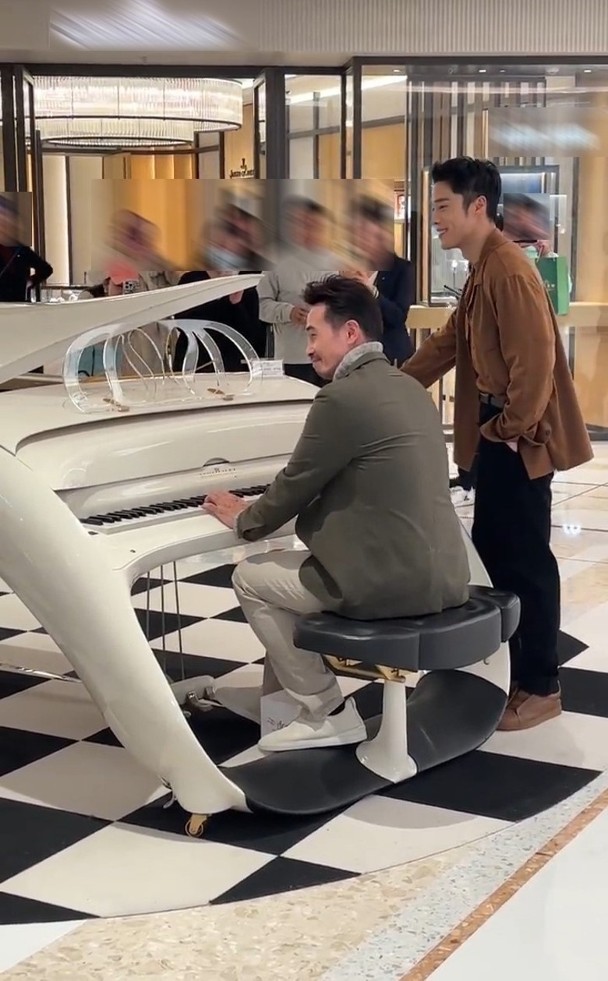 HK actors Moses Chan and Karl Ting draw crowds at Nanjing meet-and-greet