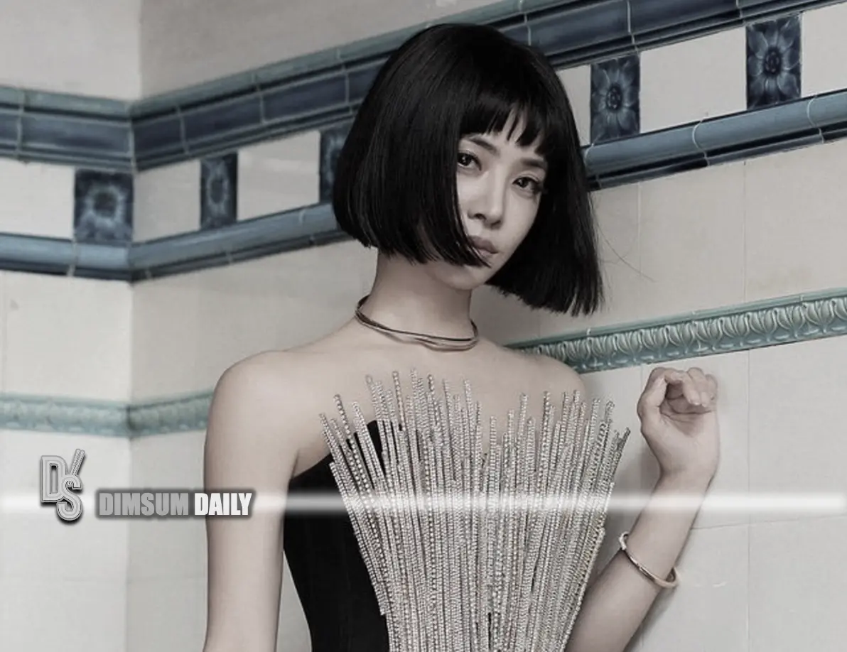 Tawainese singer Jolin Tsai spotted in Shanghai restaurant