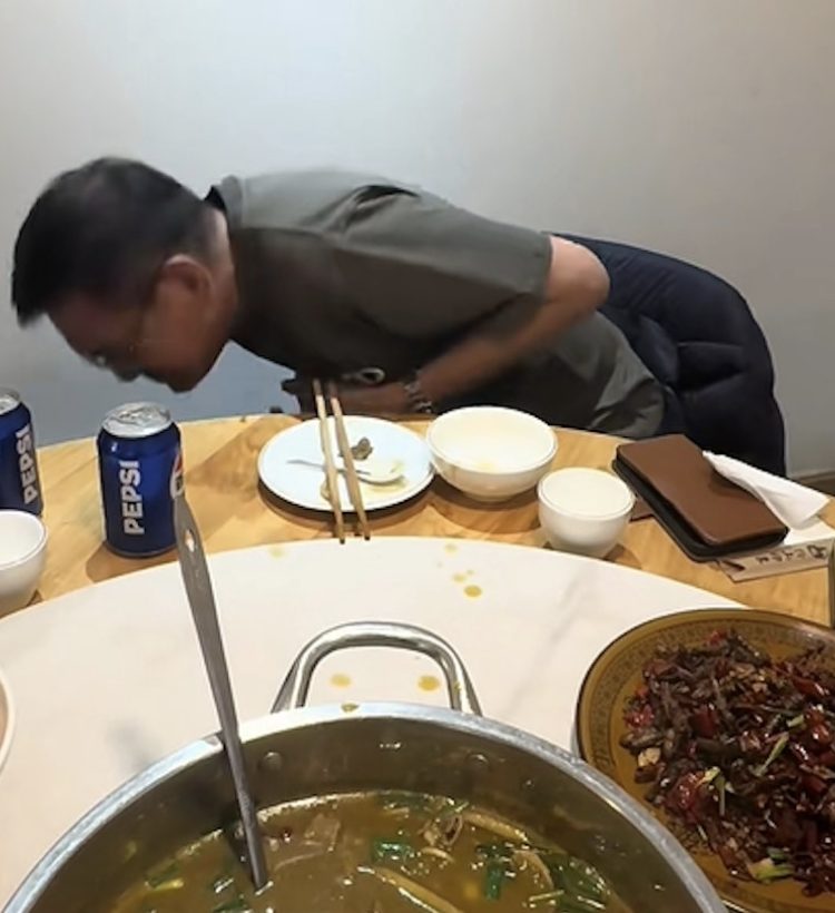 70-year-old actor Lee Kwok-Lun dares to eat 'cow dung' hot pot in viral ...