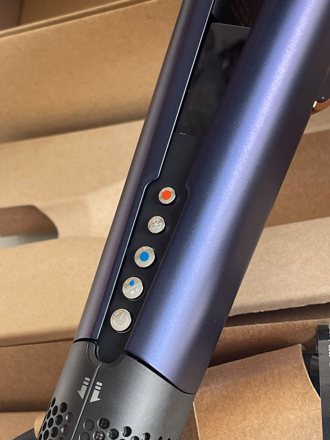 Counterfeit Dyson Airstrait models flooding Hong Kong market and how to ...