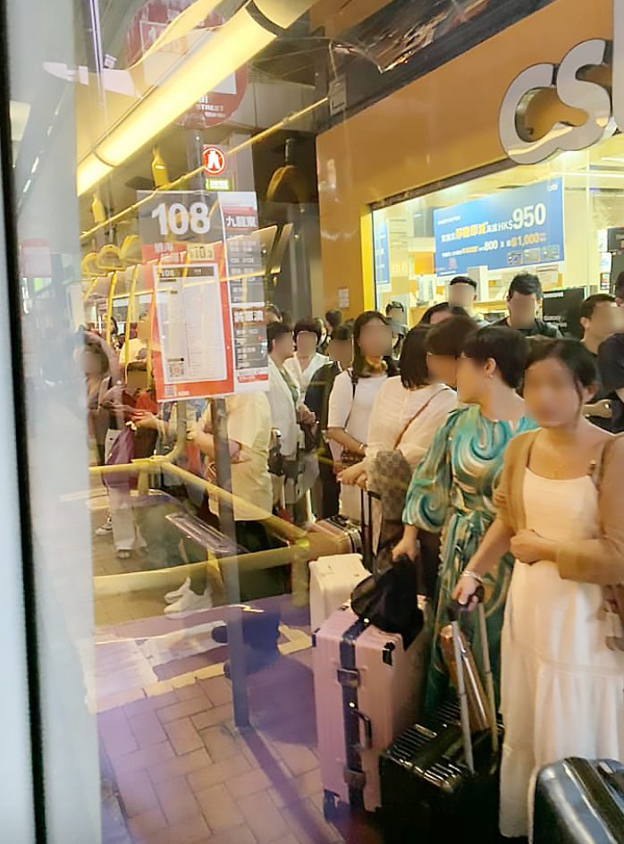 Safety concerns raised as tourists overload airport bus with luggage