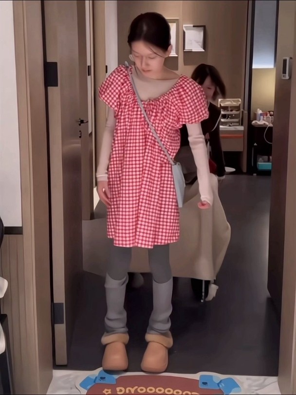 Chinese actress Zhao Lusi appears to have discharged from hospital