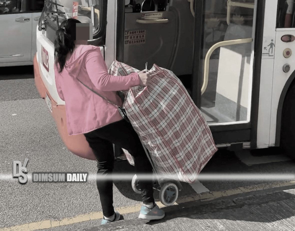 KMB bus driver criticised for not assisting passenger with large luggage