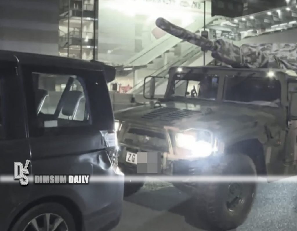 PLA vehicle equipped with "rapid-fire mortar" collides with seven ...