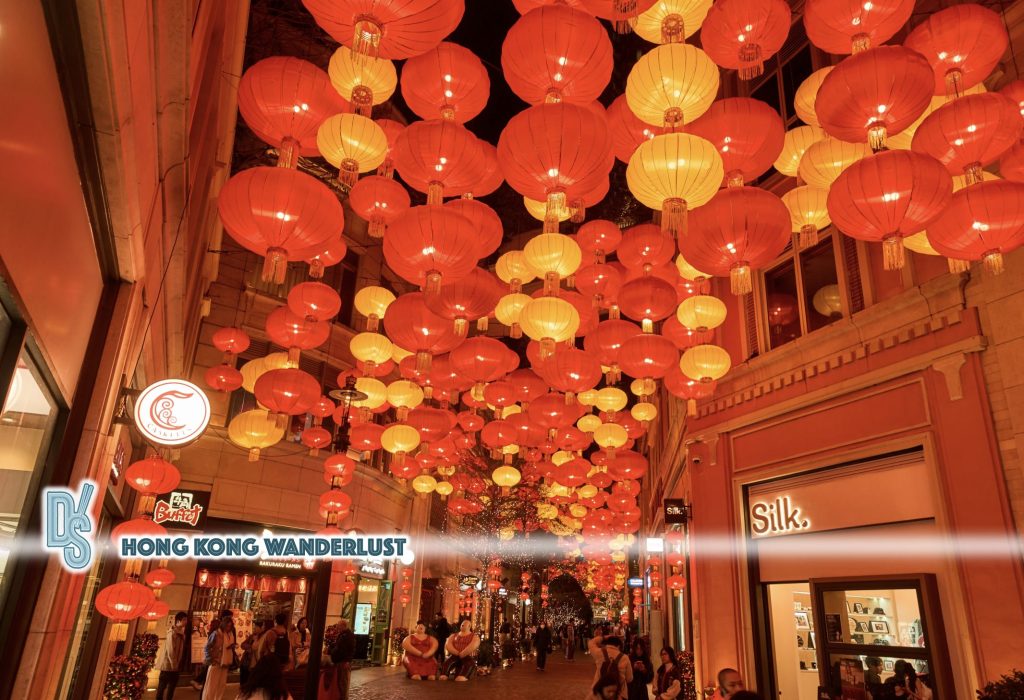 SF Express courier commended by netizens for pushing an injured elderly ...