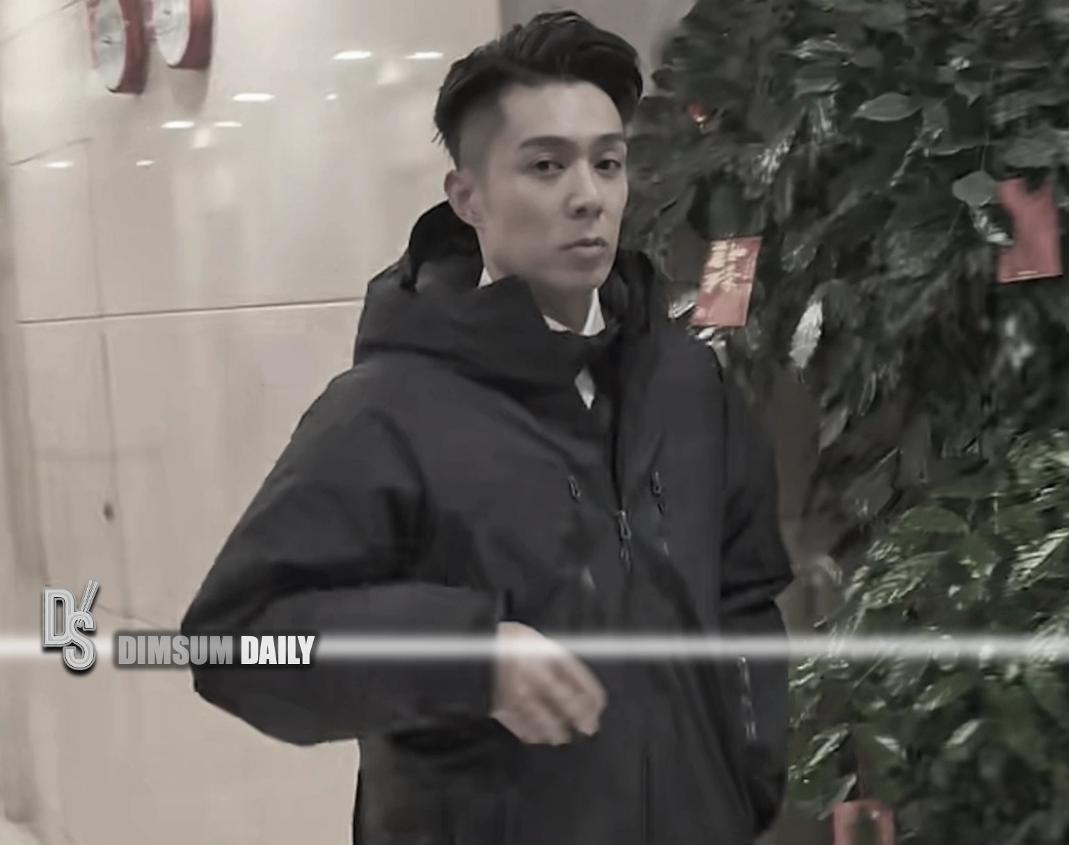 Fans taken aback by Pakho Chau’s cold expression ahead of Spring ...