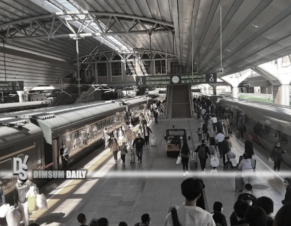 China's railways transport over 200 million passengers during Spring ...