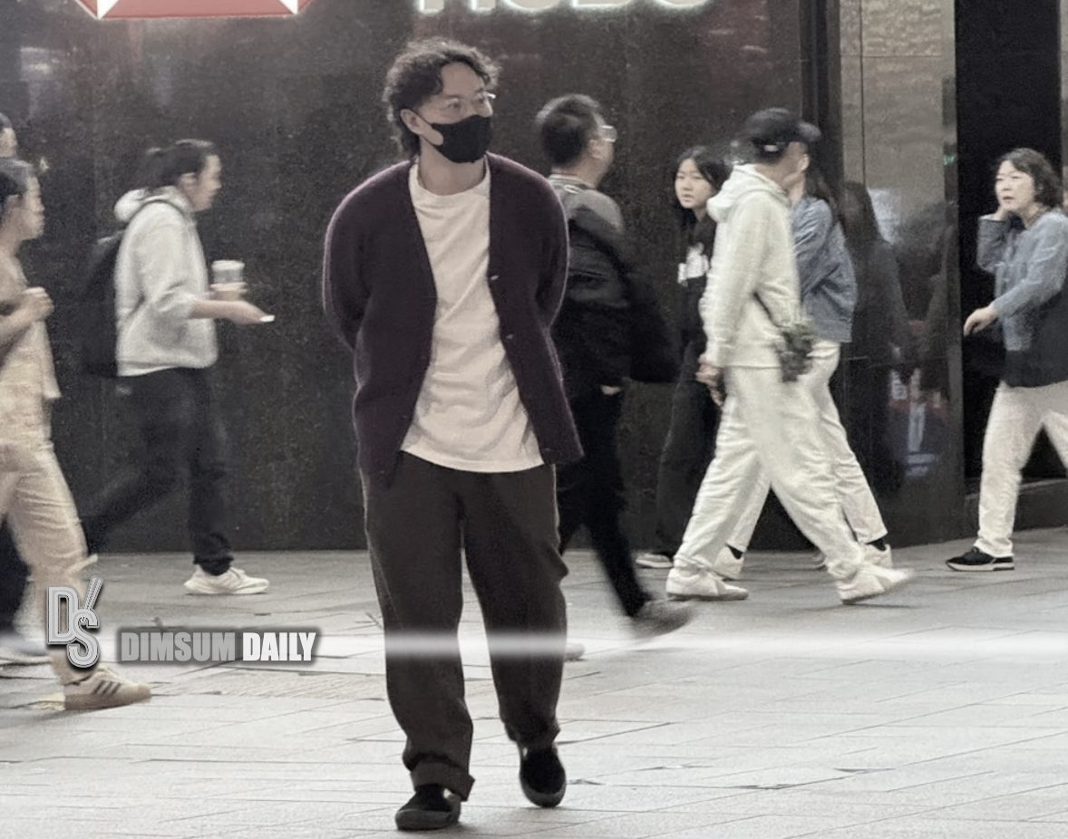 HK singer Eason Chan spotted in Central