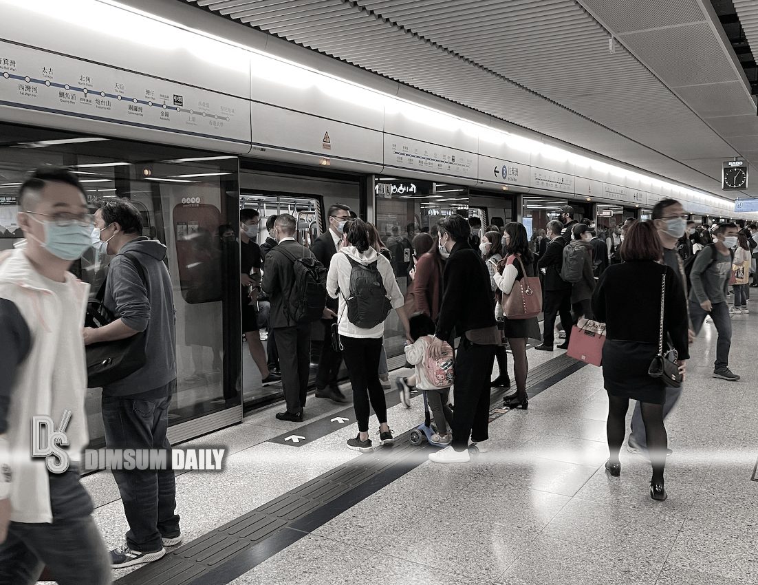 Mother’s insistence on son’s apology for MTR incident earns praise in ...