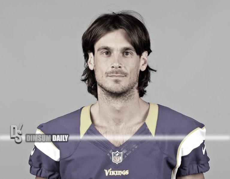 Former NFL player Chris Kluwe arrested during protest against MAGA movement