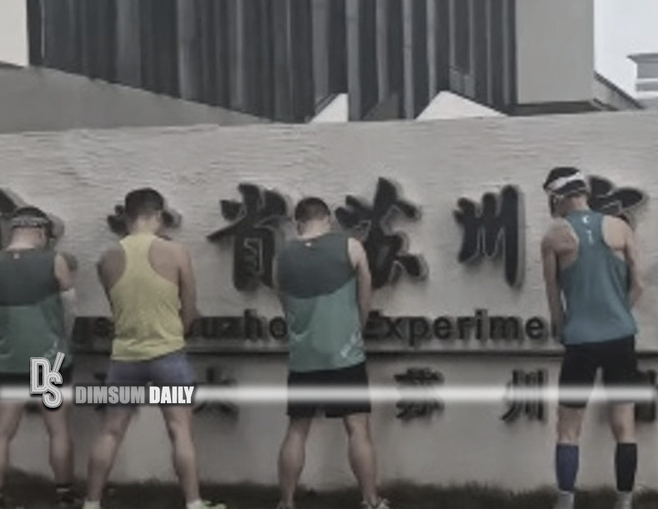 Suzhou Marathon runners condemned for urinating outside school