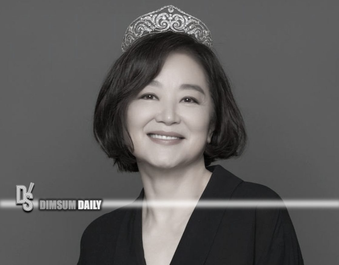 Former veteran actress Brigitte Lin engages warmly with fans on the ...