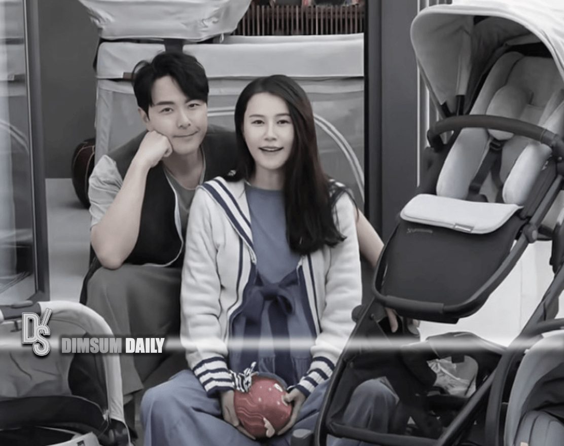 Priscilla Wong and Edwin Siu celebrate new arrival with baby stroller