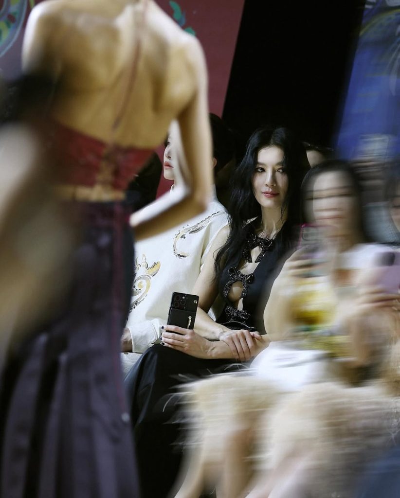 49-year-old Taiwanese actress Kelly Lin stuns at Paris Fashion Week ...
