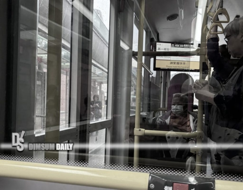 Mainland woman faces KMB bus driver's demands over baby stroller