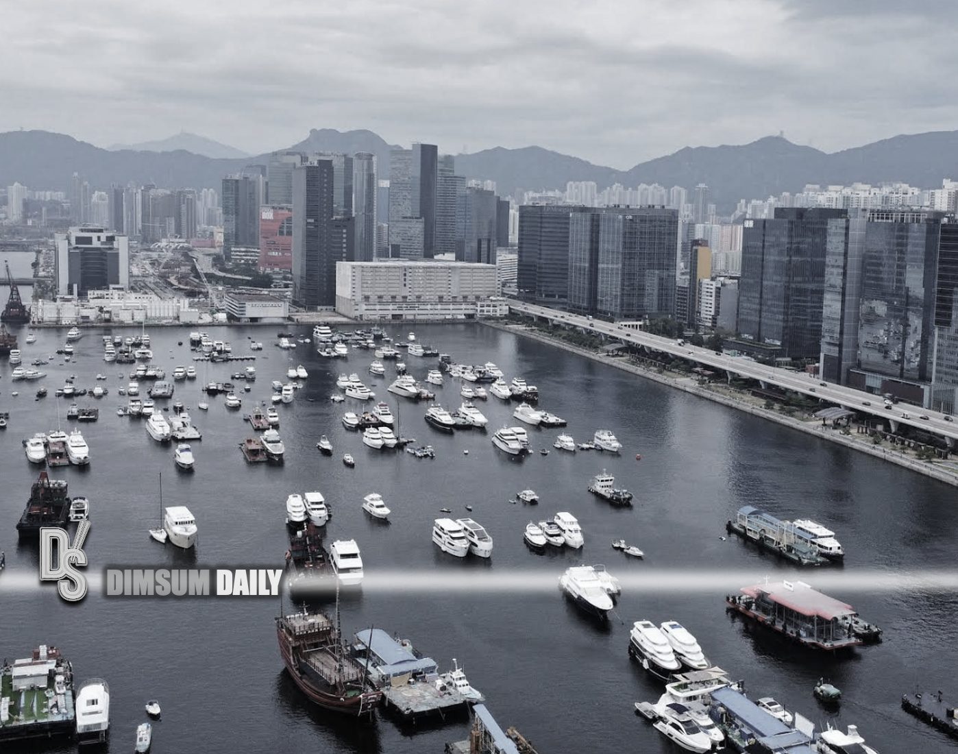 Vessel sinks near Kwun Tong Typhoon Shelter, divers deployed in rescue ...