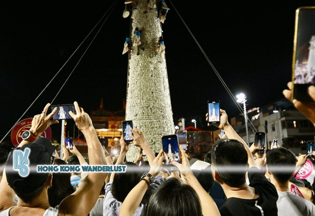 58-year-old Japanese singer Akina Nakamori makes long-awaited comeback ...