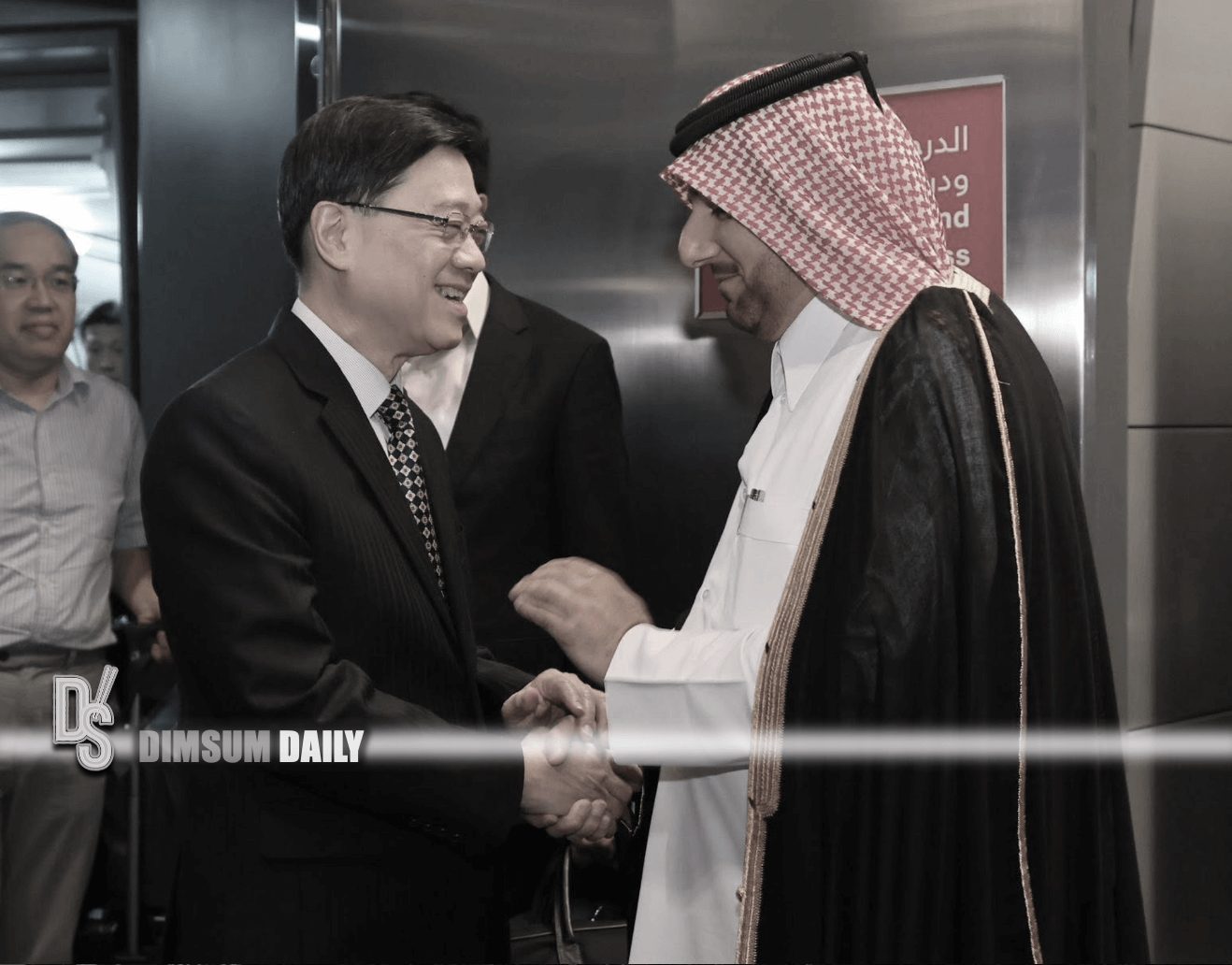 Arrival of Hong Kong Chief Executive John Lee's delegation in Doha focuses on industry integration