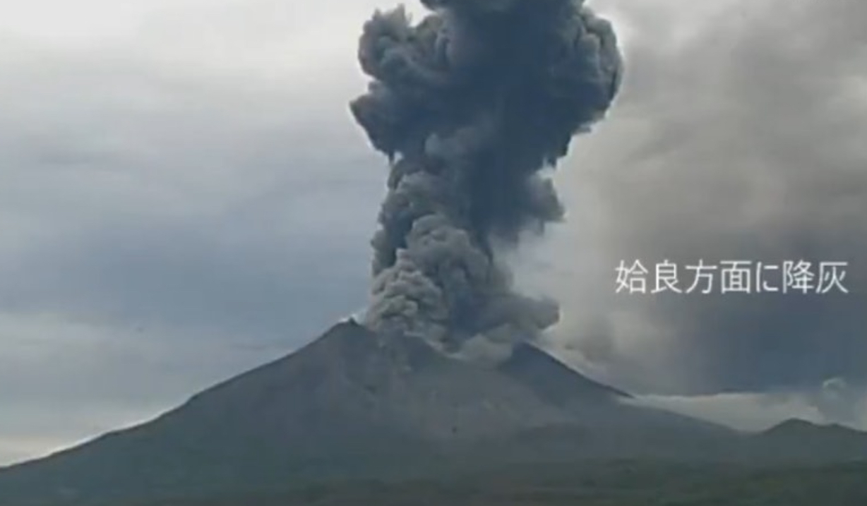 Japan's Sakurajima Volcano erupts, ash plume reaches 3,000m, 25 flights ...