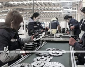 China's urban unemployment rate declines slightly in April