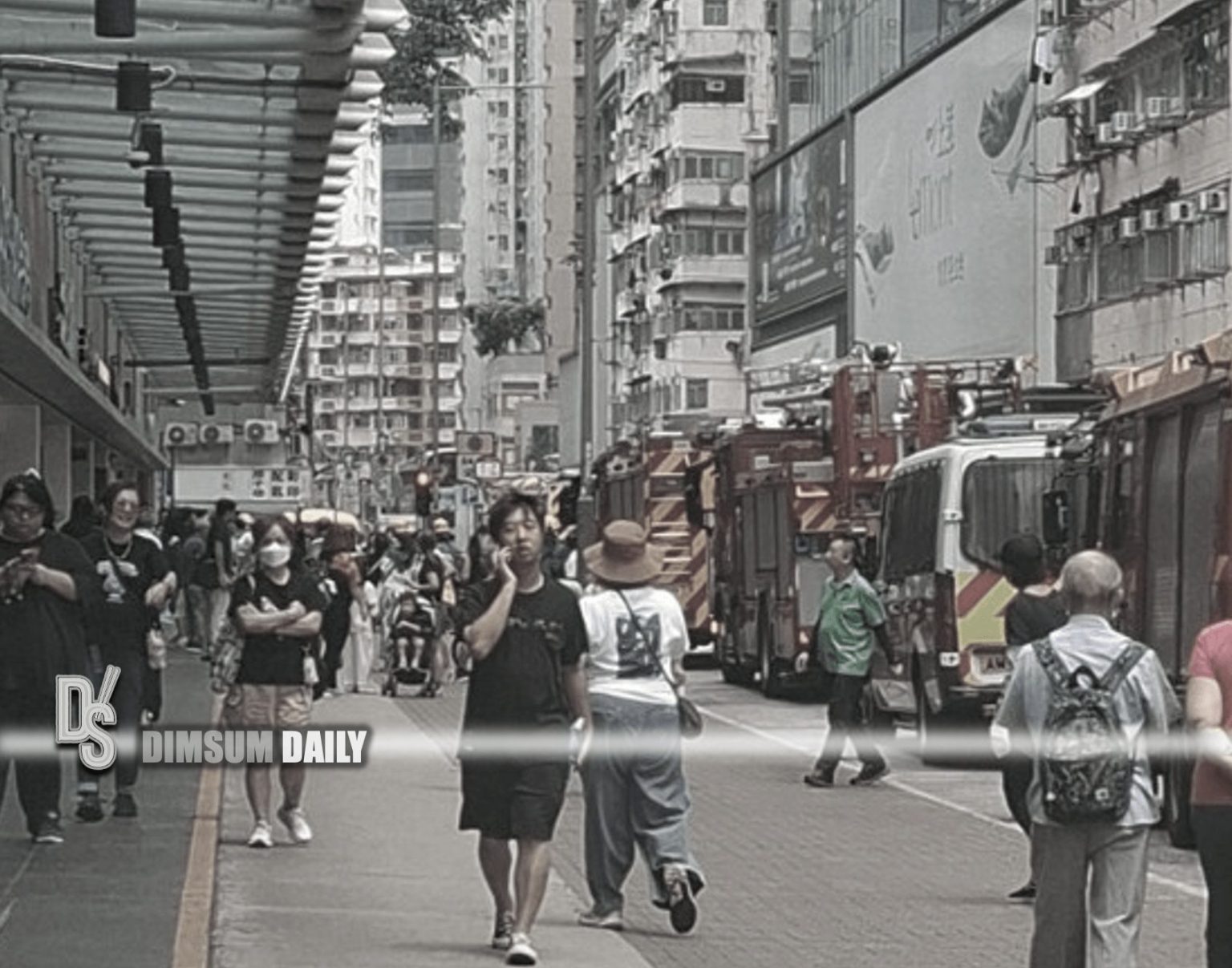 Man falls from height at Un Chau Shopping Centre in Cheung Sha Wan ...
