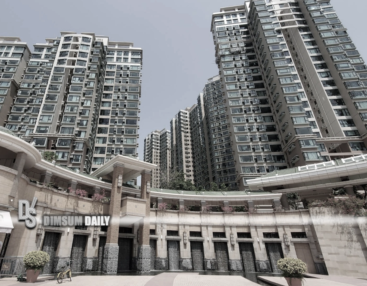 Filipino domestic helper suffers shoulder injury after accidental fall ...