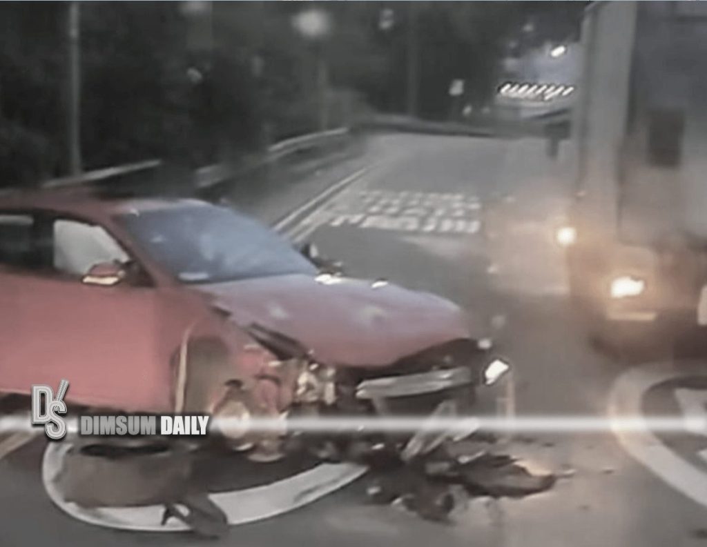 Private car crashes into barrier in Cheung Sha Wan, driver missing ...