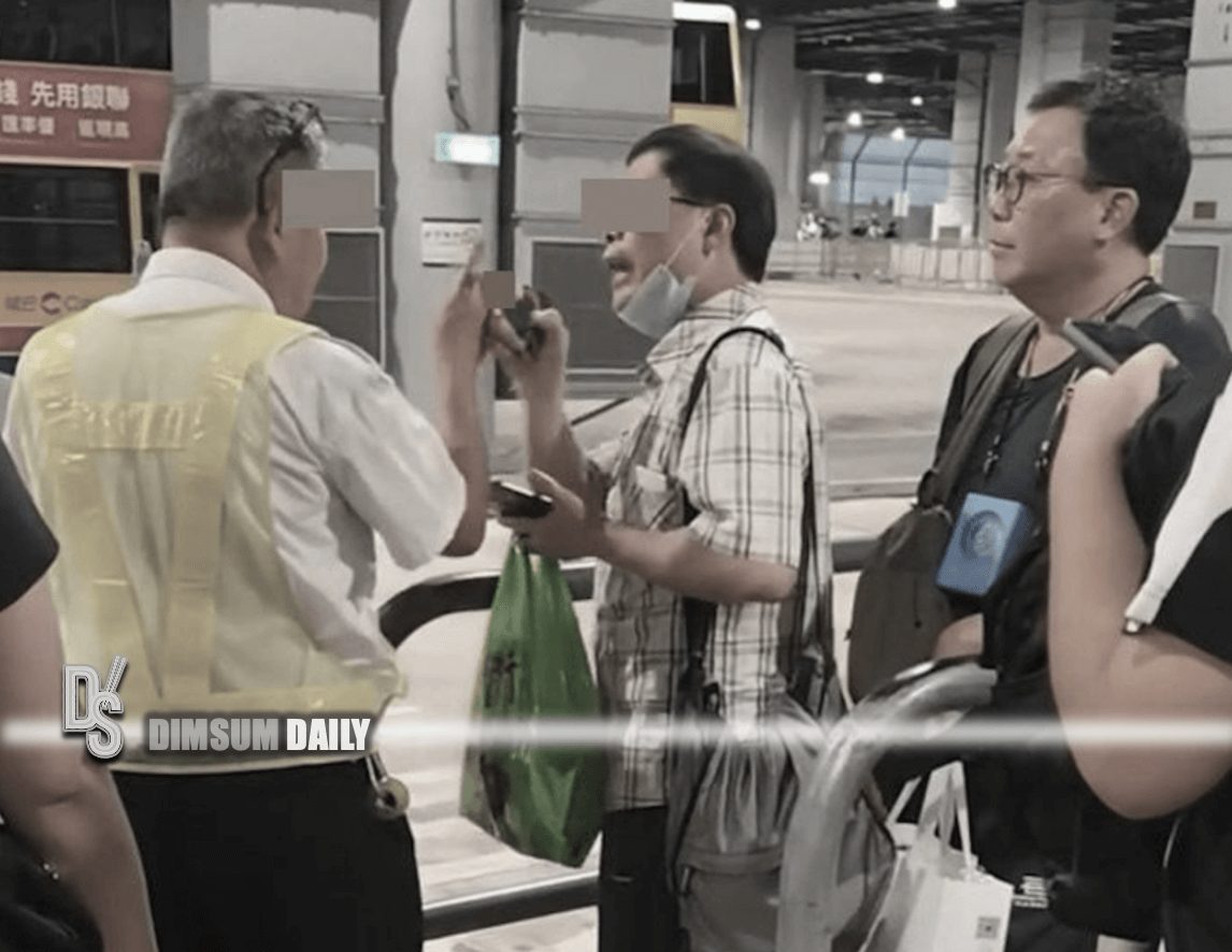 Elderly man causes commotion at bus stop over boarding issues