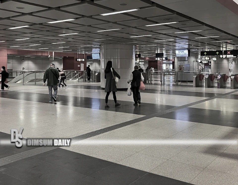 Stranded passengers wait over 10 hours at MTR Tsuen Wan West Station ...