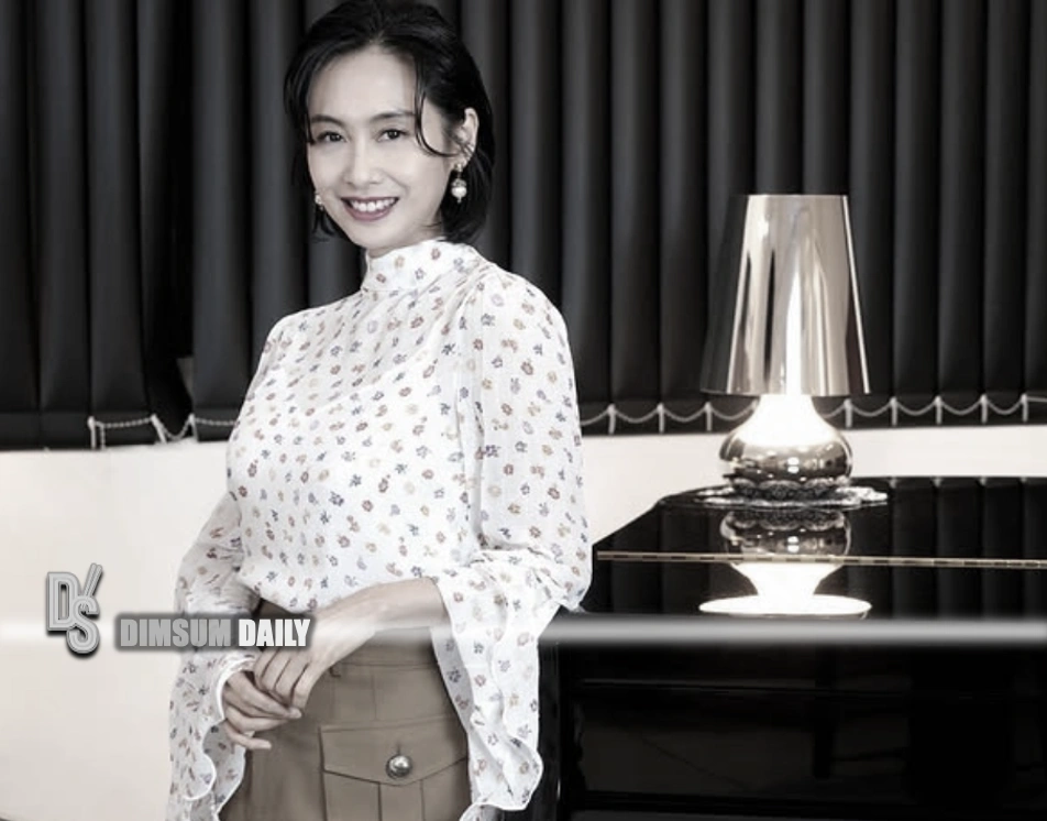 Retired actress Athena Chu's loose-fitting attire accentuates unusual ...