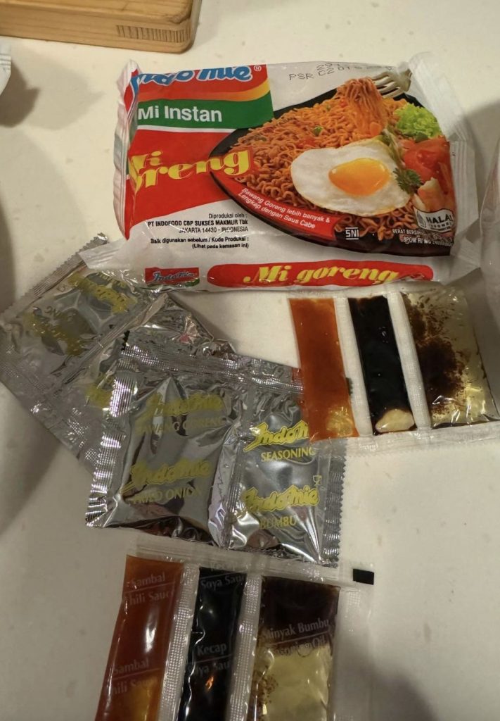 Authentic Indomie cooking method shared by Indonesian domestic helper ...